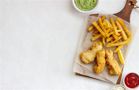 흰색 배경에 피시 앤 칩스 영국 패스트 푸드 조리법 맥주에 간식 영국 요리 감자 요리에 대한 스톡 사진 및 기타 이미지 감자 요리 건강에 좋지 않은 음식 건강한