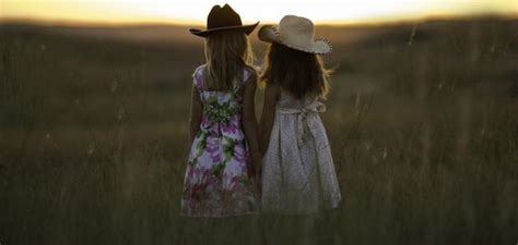 كلام جميل عن حب الأخوات موضوع