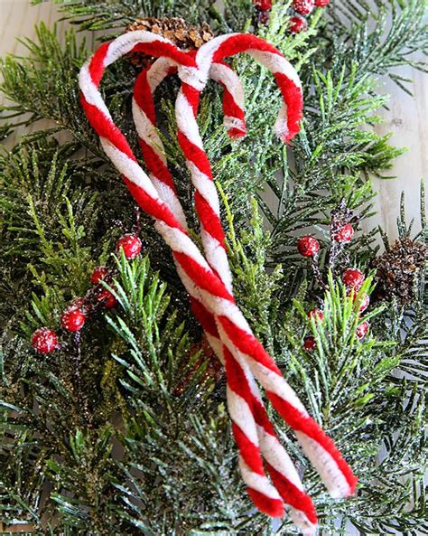 25 Candy Cane Crafts Diy Candy Cane Decorations