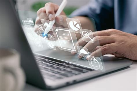 랩톱 컴퓨터에서 작동하는 It Dms 진행 계획 및 차트 비즈니스 프로세스 가상현실에 대한 스톡 사진 및 기타 이미지 Istock