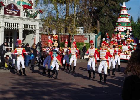 Christmas Parade Goofy Disneyland Paris France Editorial Stock Image