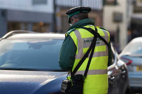 Traffic Warden Definition And Meaning Collins English Dictionary