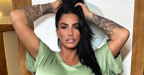 Katie Price Asks Who Am I Going To Kiss On Valentine S While Revealing Her Freshly Enhanced Lips