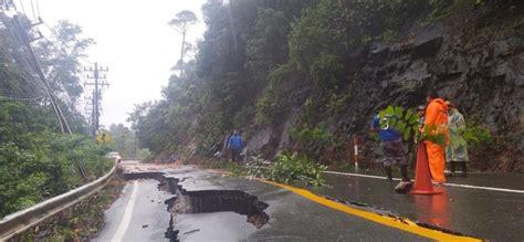 ฝนถล่มเกาะช้าง 2 วันติดทำน้ำท่วมบ้านประชาชน ถนนทรุด ดินสไลด์ทับบ้านยายวัย 70 ปี เจ็บสาหัส