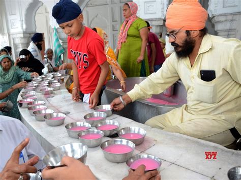 Amritsar Volunteers Distribute Sweet Water Chabeel To Devotees