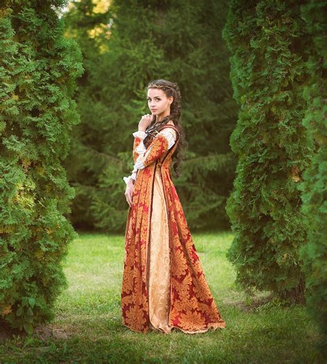 How To Make Renaissance Clothing For Women