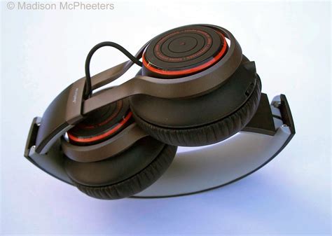TechnoGadget Jabra Revo Wireless Headphones Review