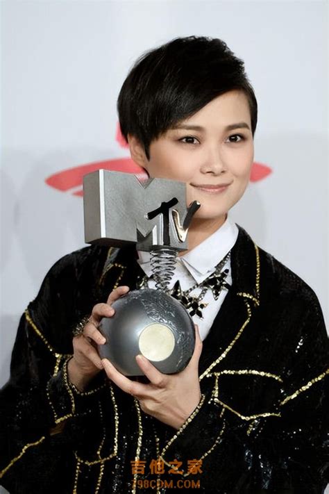 国际获奖的10位中国歌手盘点，他们为中国赚足了面子！ 吉他歌手 吉他之家