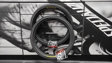 For Sale Nos Maxxis Holy Roller Tires 20x210 Pair