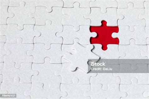 직소 퍼즐 의 클로즈업 격리 퍼즐 조각을 완료직소 퍼즐 조각 비즈니스 개념을 누락 퍼즐과 퍼즐 조각의 그룹 팀워크 개념 차이