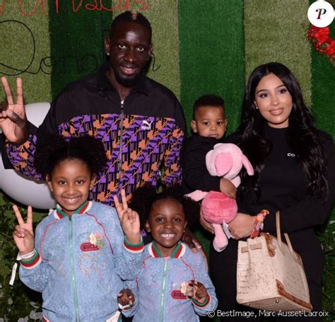 Mamadou Et Majda Sakho Avec Leurs Adorables Enfants Pour Un Moment