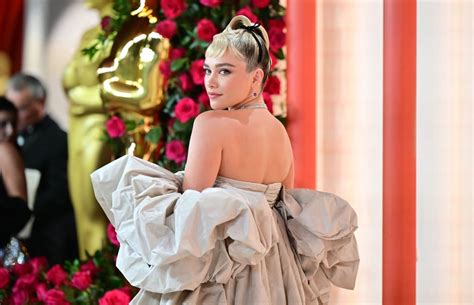 Florence Pugh In Valentino At The 2023 Oscars Popsugar Fashion