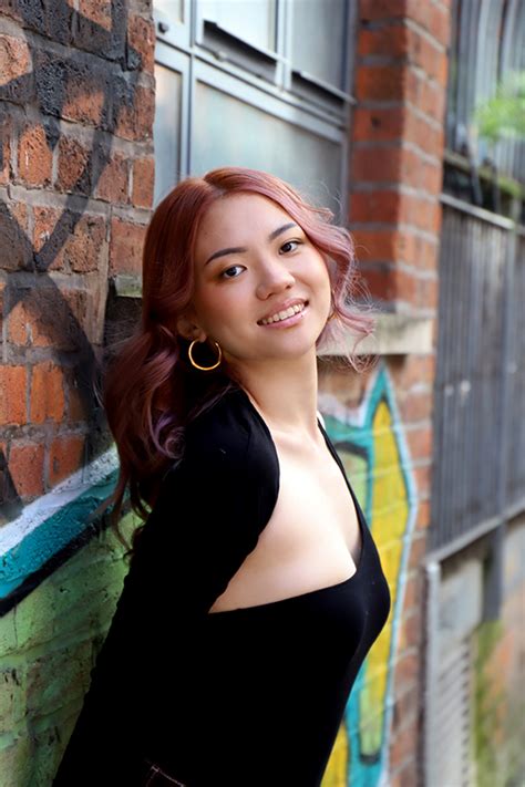 LIAN LIN Model Folio