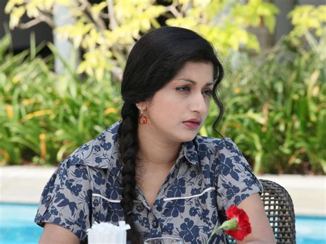 Meera Jasmine Hq Wallpapers Meera Jasmine Wallpapers 24366 Oneindia Wallpapers