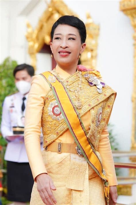 ในหลวง โปรดเกล้าฯ สมเด็จกรมหลวงราชสาริณีสิริพัชร เสด็จแทนพระองค์ในการถวายผ้าพระกฐิน ณ วัด