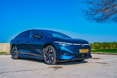 מבחן רכב פולקסווגן Id7 החשמלית היוקרתית מציבה רף חדש פלאג מג