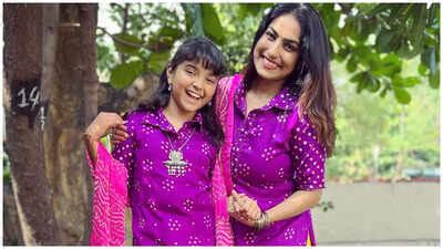 Actress Niilam Paanchal Radiates Diwali Bliss In Twinning Purple Attire