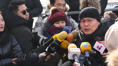 Х Нямбаатар Шар усны үер болохоос сэргийлж Сэлбэ голын мөсийг зөөж эхэллээ