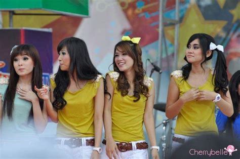 KOLEKSI TERBARU FOTO SEKSI CHERRY BELLE SPG SEKSI