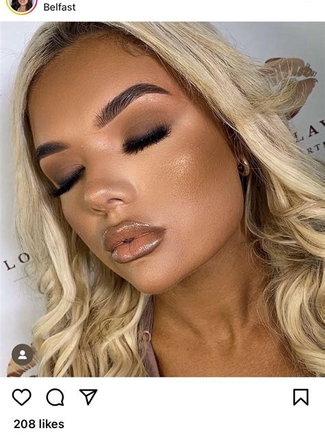 Every Look She Posts Has The Same Lips Rbeeflips