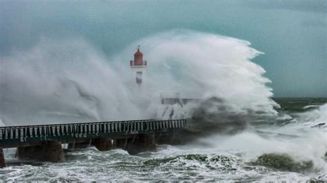 Tempête Ciaran Un Premier Bilan Des Dégâts En Vendée Rcf Vendée
