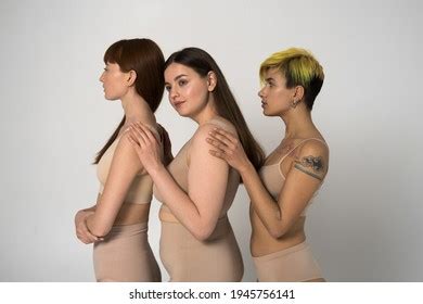 92 Mille Images Et Photos De Full Nude Women Group Libres De Droits