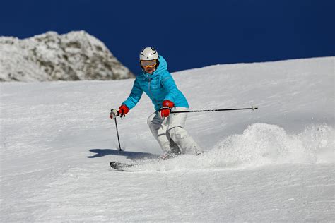 감기 겨울 경치 고글 관광 나무 눈 눈 착용 눈보라 다이나믹한 떨리는 레저 레크리에이션 모험 무임 승차