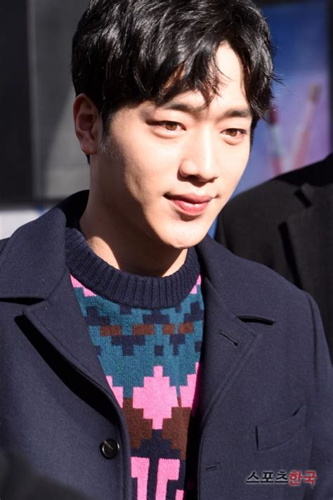 서강준 매력적인 갈색 눈동자