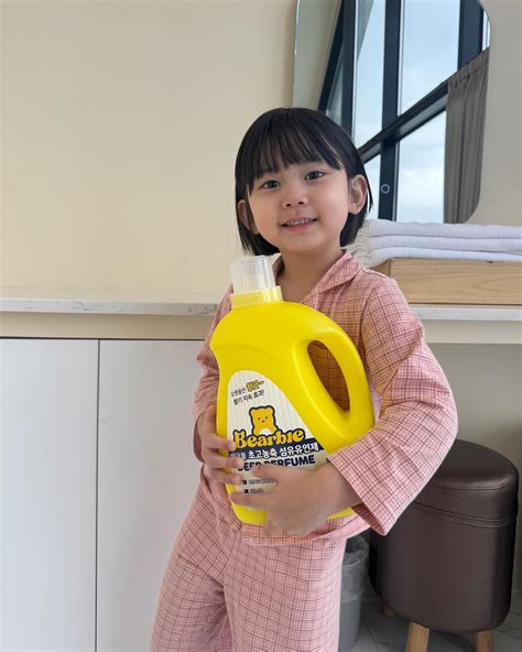 Giamom🤍 광고 베어블섬유유연제 옷장 가득 기분 좋은 향기 솔솔~ 풍부한 향기의 초고농축 유연제가 섬유 속 깊숙히 스며들어 세탁 후에도 향기가 오래 지속되는