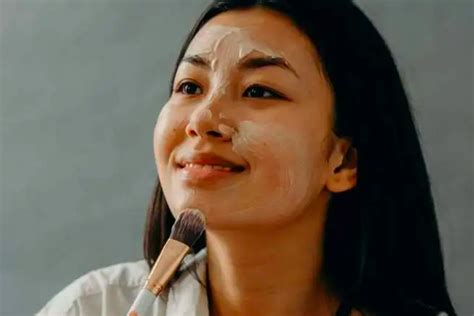5 Urutan Skincare Pagi untuk Usia 40 Tahun ke Atas agar Kulit Terlindungi Sepanjang Hari