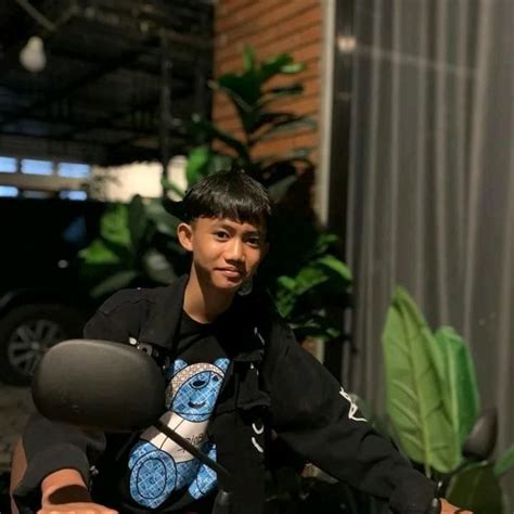 Enthul Gwsm Dalam Kenangan Penyimpanan Foto Desain Skateboard