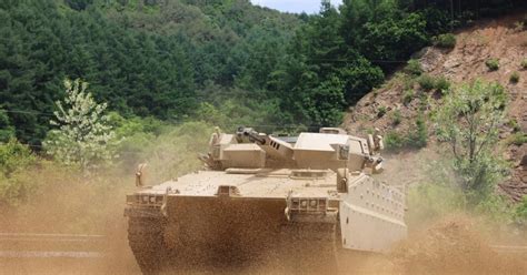 보병전투장갑차 레드백 기동 모습 국내 첫 공개