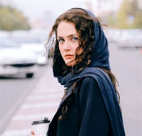 بیوگرافی نگار بابایی بازیگر نقش بانو دلارا در سریال سوجان عکس های چهر واقعی با چشم های خوش