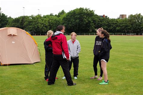 무료 이미지 소녀 선로 스포츠 소년 운영 달리는 사람 팀 고등학교 체육 실기 만나다 토너먼트 트랙 경기장 경쟁 이벤트 4414x2941