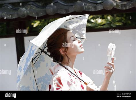 Japanese Woman In Yukata Stock Photo Alamy
