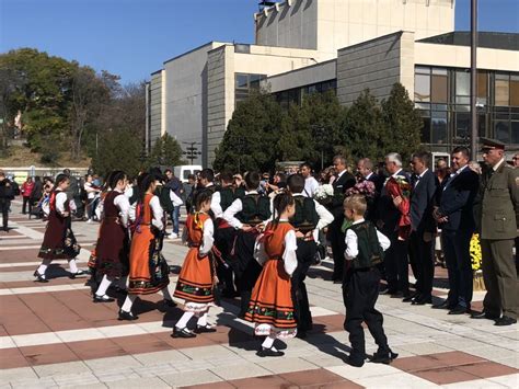 Председателят на Общински съвет Благоевград Радослав Тасков сведе глава пред делото на