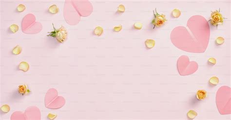 해피 발렌타인 데이 개념입니다 종이 하트 장미 꽃잎 파스텔 핑크 배경에 꽃 봉오리로 만든 프레임 플랫 레이 평면도 복사 공간 발렌타인 데이 인사말 카드 템플릿