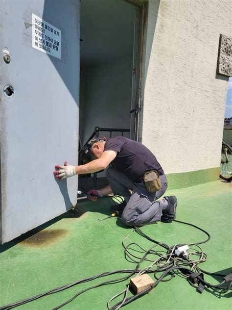 계양구 아파트현관문수리 박촌동 옥상방화문 바람에 떨어짐 네이버 블로그