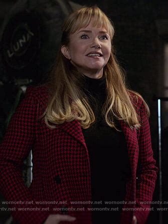 Wornontv Dorothys Red Houndstooth Blazer On Jessica Jones Rebecca