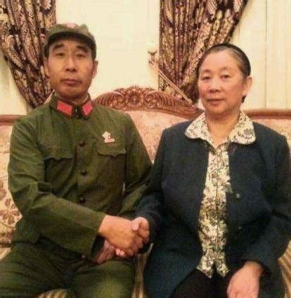 林豆豆今年77岁，晚年在北京低调生活，如今把干妈接来为她养老父母叶群影响