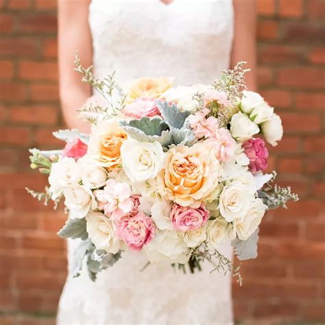 17 Gardenia Wedding Bouquet Ideas That Look And Smell Good
