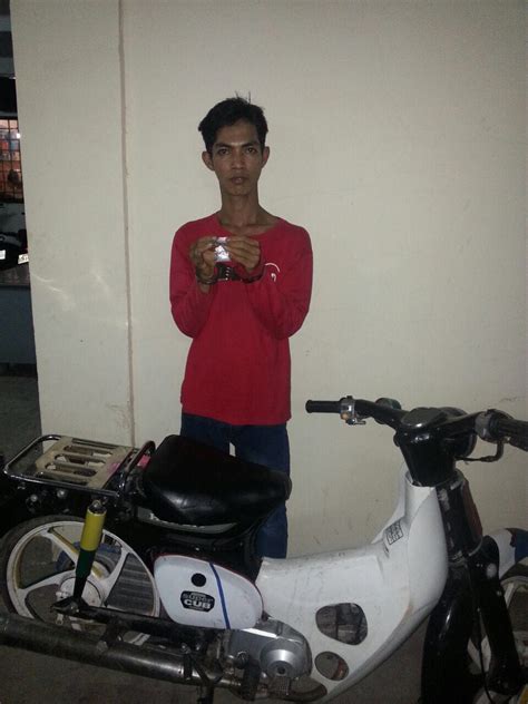 នគរបាលព្រហ្មទណ្ឌខណ្ឌ៧មករាឃាត់ខ្លួនជនសង្ស័យម្នាក់រួម ជា មួ យ ថ្នាំញៀន១កញ្ចប់តូច នគរដ្រេហ្គន