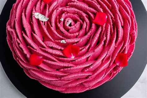 Entremet Cu Ciocolata Ruby Si Capsune Pastry Workshop