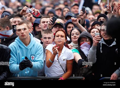 Protesters During An English Defence League Edl Rally In Luton Stock