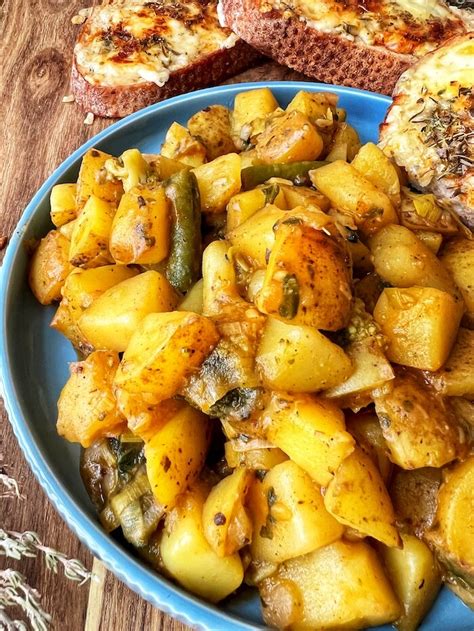 Easy Vegan Saag Aloo Recipe Munchyesta