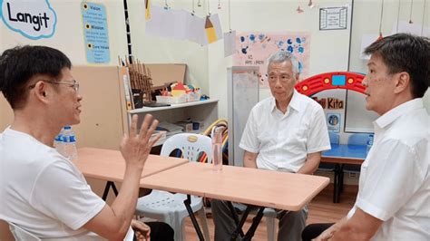 Ng Chee Meng Seen Accompanying Sm Lee At Fernvale Meet The People