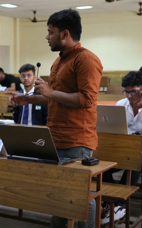 sahil saw on linkedin internship collegesophomore