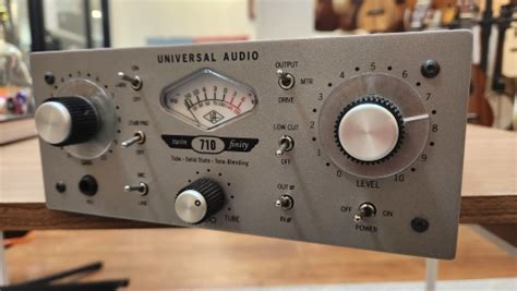 Gear Hunter Universal Audio 710 Twin Finity