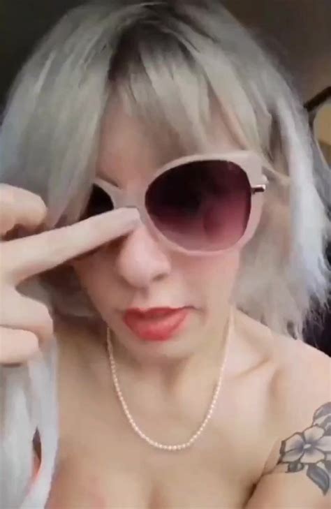 CAZZO CHE CALDO VADO AL MARE NUDA C4 Solopornoitaliani