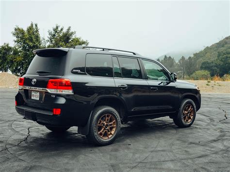2020 Toyota Land Cruiser Review The Old Guard Still Has It Cnet